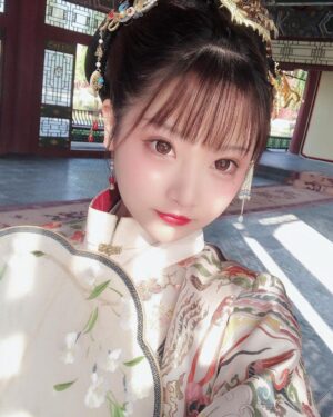 Xiaorou SeeU: A cosplayer beyond the world’s standards | 旗袍的新故事