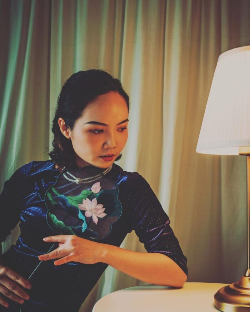 旧市街ロケ撮影から隠れ家へ：Shuxian Panの旗袍 | 旗袍的新故事